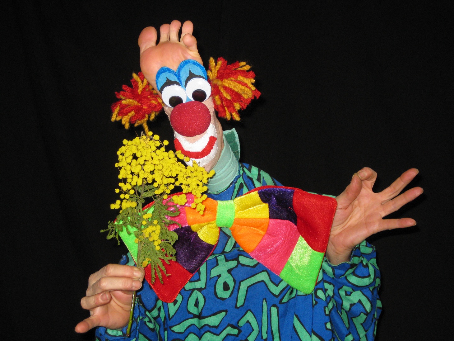 Kaldearte 2013 (7) – LAURA KIBEL – “A pie de muro” – Negra con puntillo