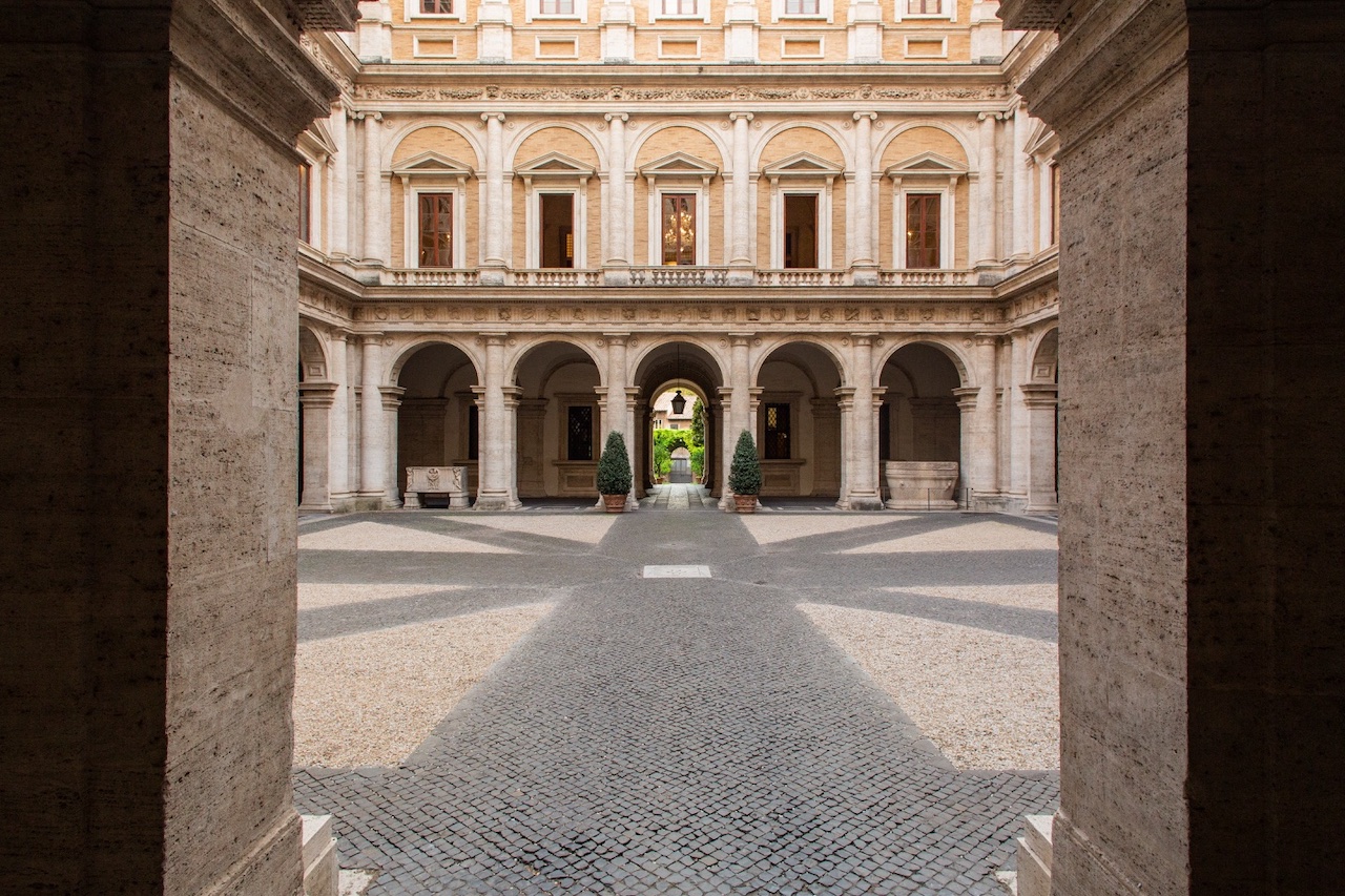 Palazzo Farnese a Roma - art a part of cult(ure)