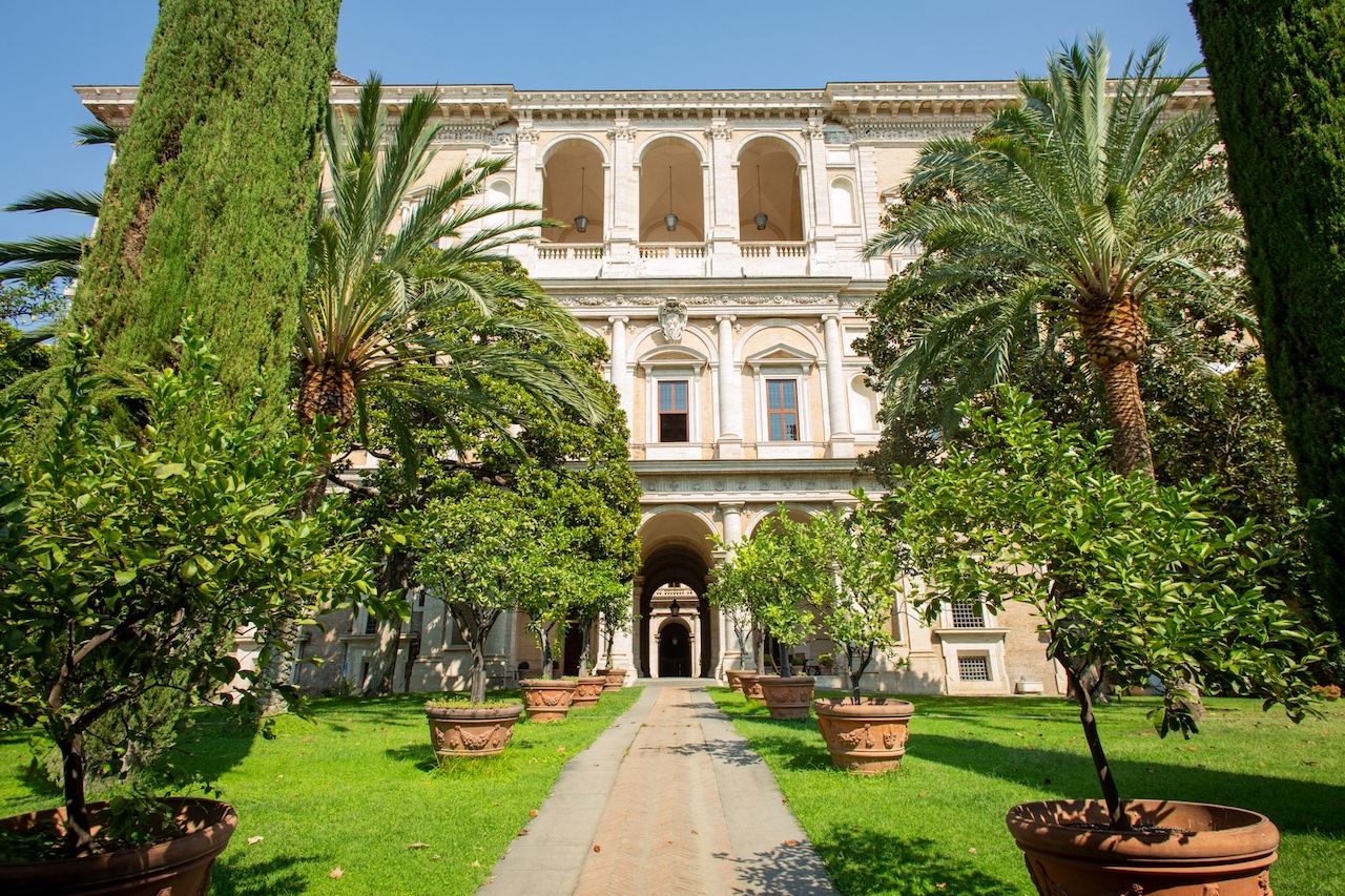 Palazzo Farnese a Roma - art a part of cult(ure)