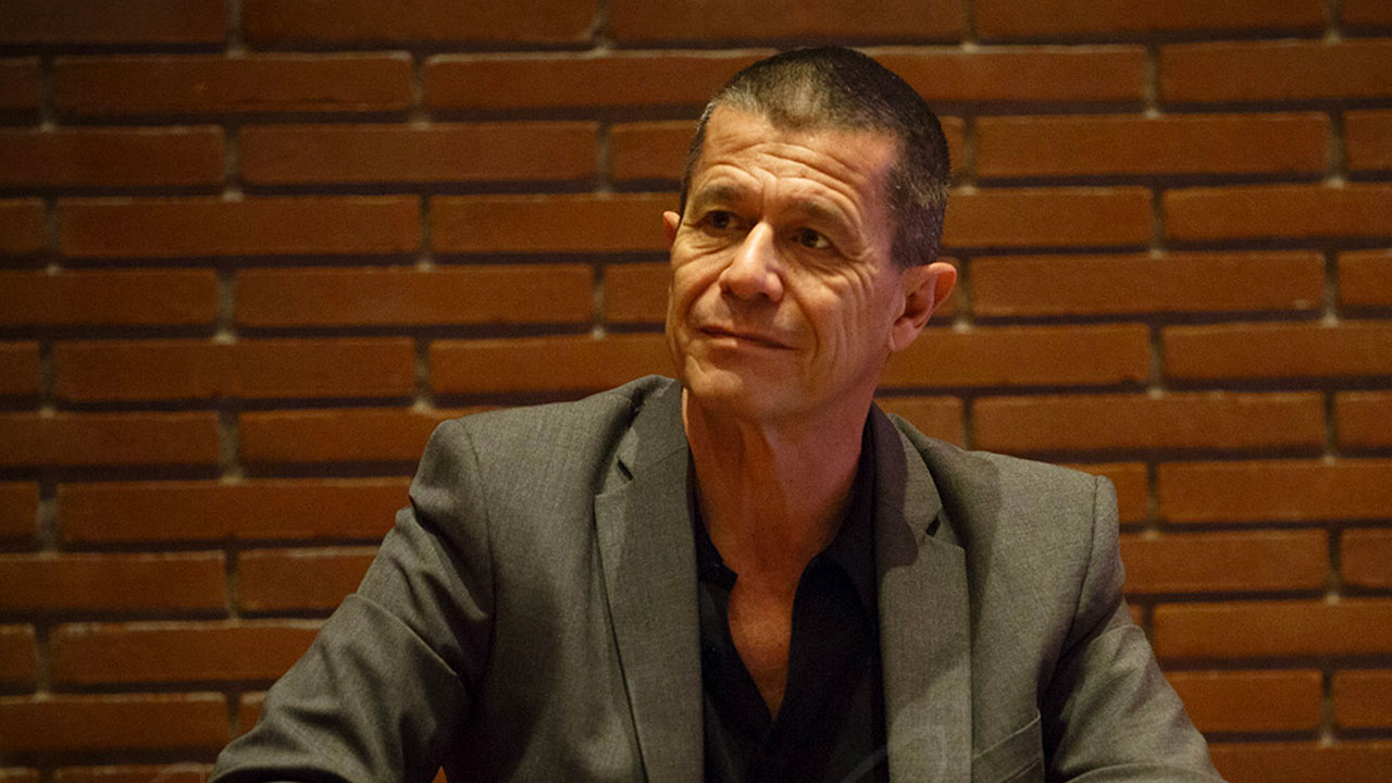 Yoga di Emmanuel Carrère. La meditazione è un percorso di cura? - art a ...