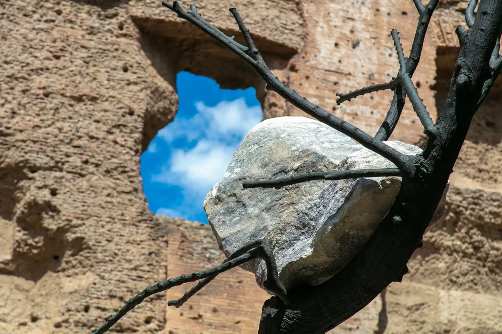 Giuseppe Penone. I suoi alberi alle Terme di Caracalla sono idee e ...