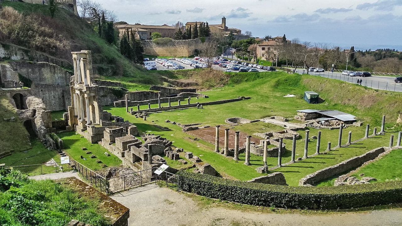 Toscana archeologica. Acropoli Etrusca di Volterra - art a part of cult ...