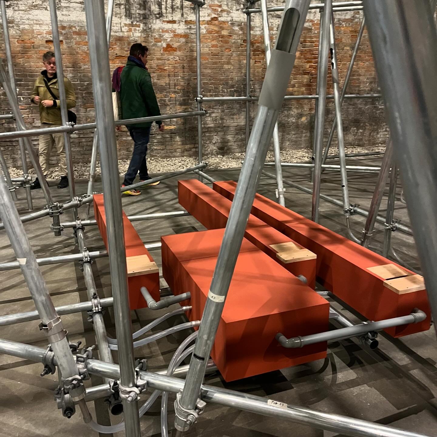 Massimo Bartolini. Due Qui To Hear. L'installazione Zen risuona al ...